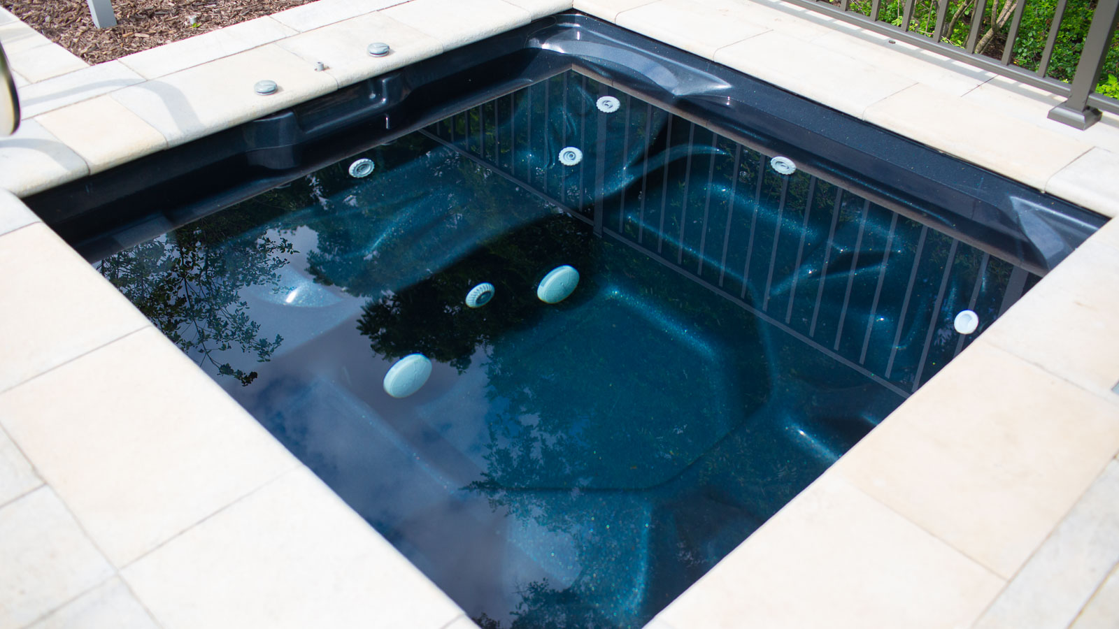 The Square Dream Spa - hot tub hydrotherapy - Imagine Pools