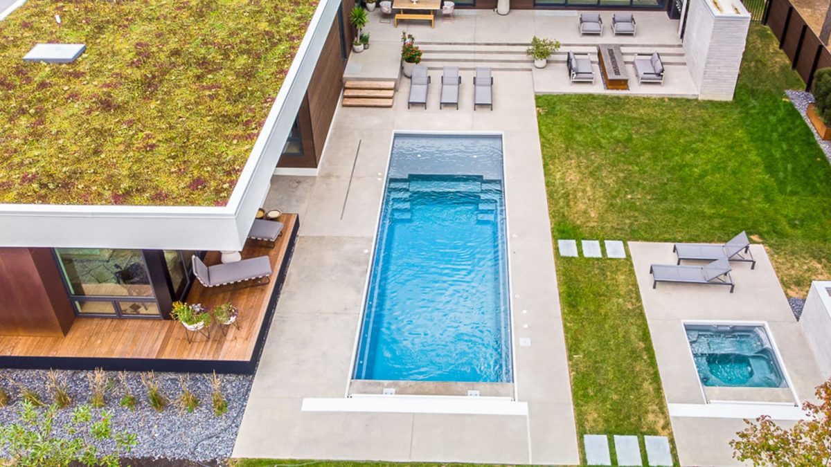 The Freedom with Splash Pad - fiberglass swimming pool