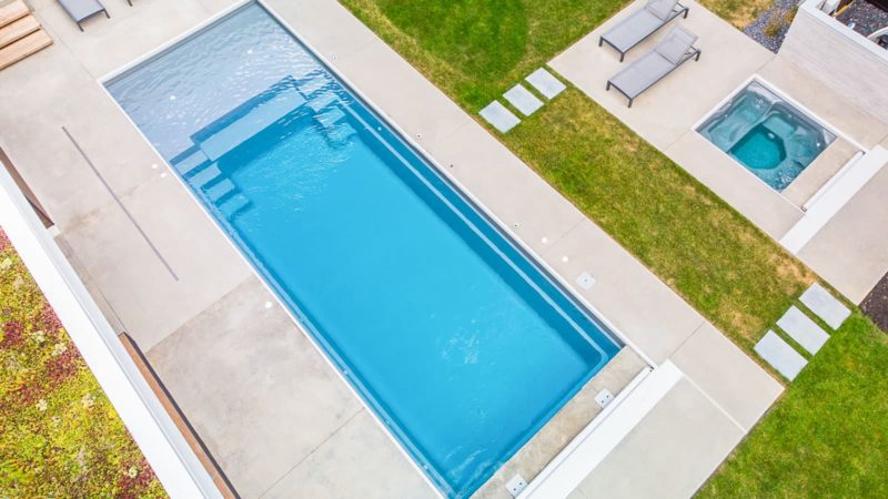 The Freedom with Splash Pad - fiberglass swimming pool